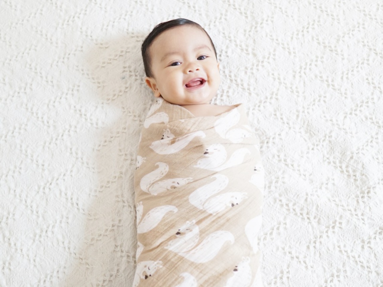 Fakta dan Mitos Bedong Bayi yang Perlu Para Ibu Ketahui - Beauty Journal