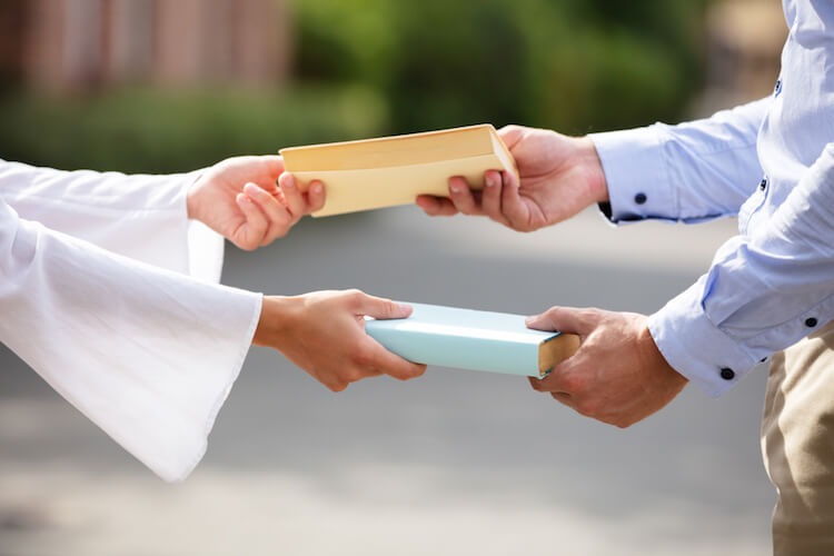 Meminjam Barang Pada Teman? Jangan Lupa Lakukan Hal Berikut Sebelum ...