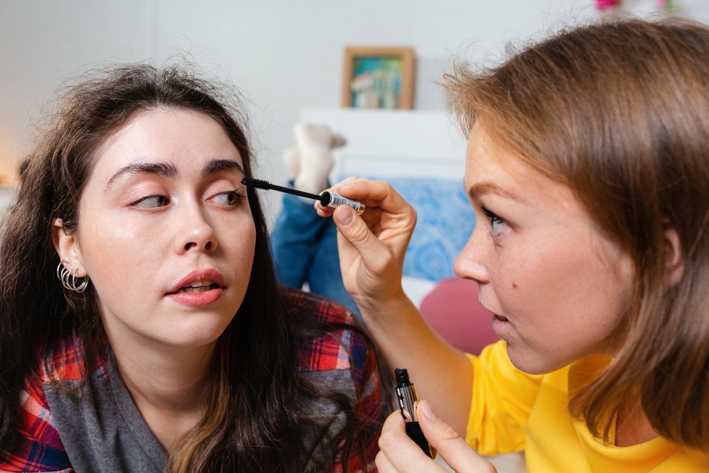 Supaya Aman, Ini Tips Memakai Eyeliner dan Eyelashes Magnetik Menurut Pakar! - Beauty Journal