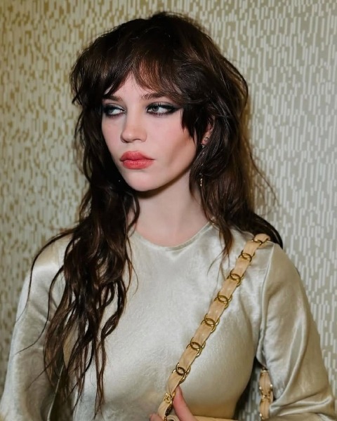 Bedah Penampilan Sophie Thatcher, Pemeran Film Companion yang Gemar ...