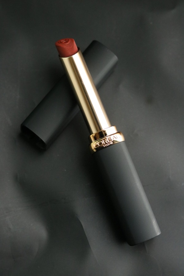 Review: L'Oreal Color Riche Intense Volume, Warna Intens yang Cocok ...