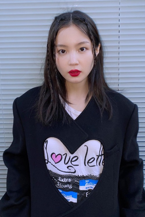 Intip 10 Gaya Makeup ala Lee Hi, Cocok Buat Kamu yang Suka Tampil ...
