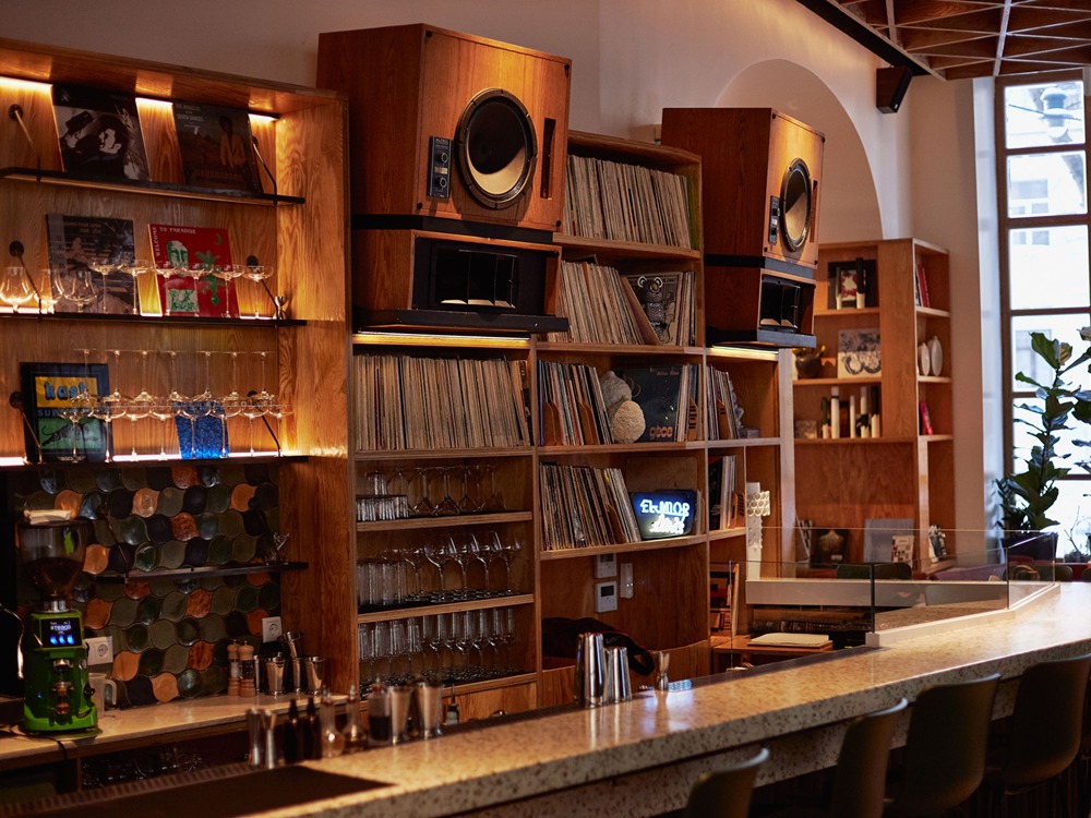 Listening Bar, Alternatif Tempat Hangout untuk Para Pencinta Musik ...