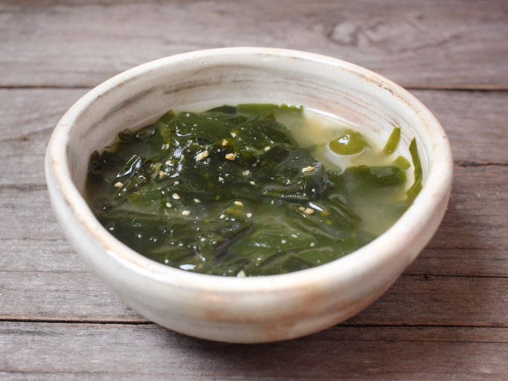 Ini Lho Alasan Orang Korea Punya Tradisi Makan Sup Rumput Laut di Hari ...