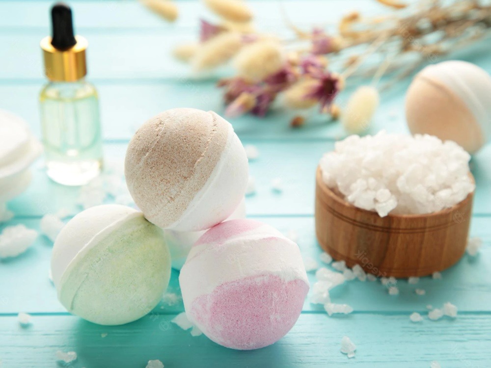 Diprediksi Makin Populer di Tahun 2023, Ternyata Ini Manfaat Bath Bomb ...