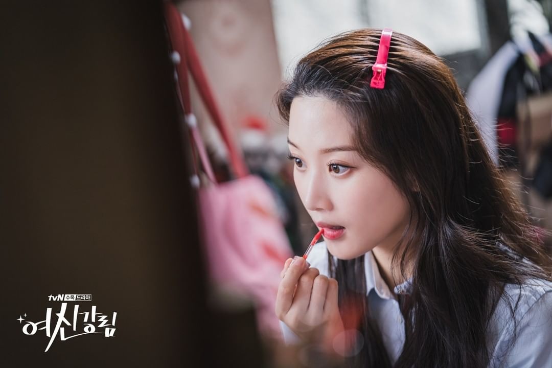 Tips Makeup Anti Menor ala Moon Ga Young di True Beauty, Tertarik ...