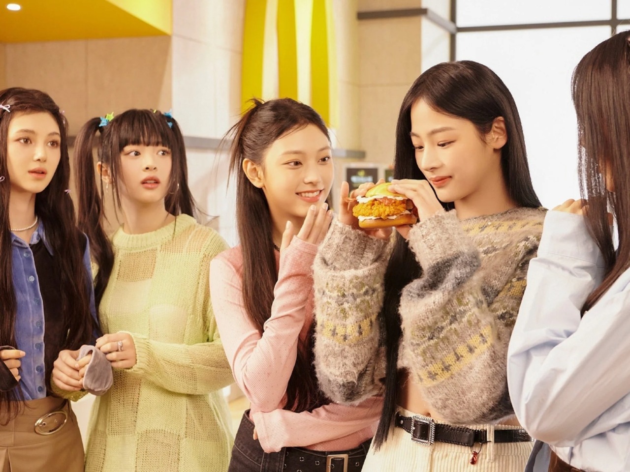 Hadirkan Menu Baru & Kemasan Eksklusif, Newjeans x McDonald’s Segera ...