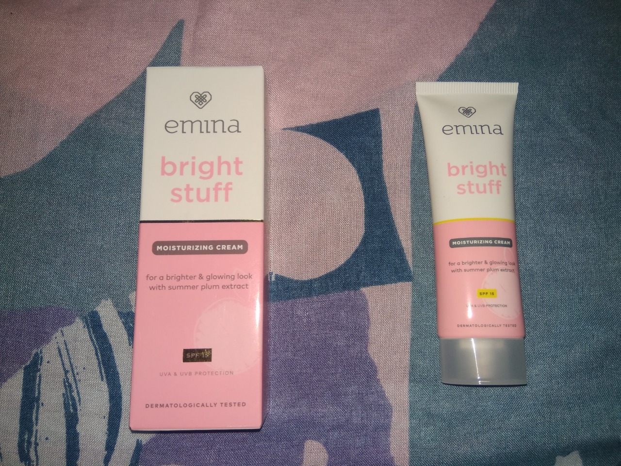 Review: Emina Bright Stuff Moisturizing Cream. Pelembap Untuk Remaja ...