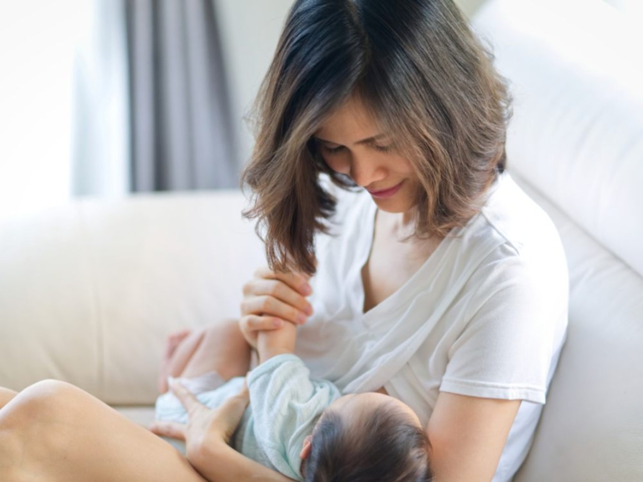 Jadi Lebih Nyaman, Ini 5 Tips Merawat Area Payudara Selama Menyusui untuk Para Ibu! - Beauty Journal