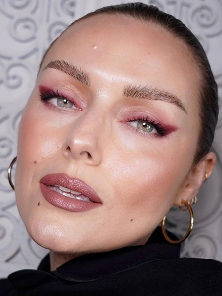Color of The Year, Ini Tips Hasilkan Magenta Makeup Look agar Tidak ...