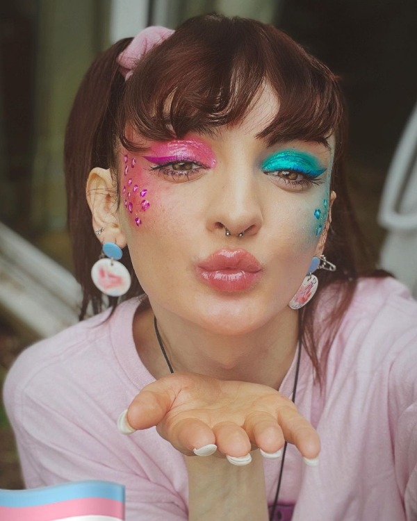 Punya Gaya Makeup Unik, Ini Potret Anthony Lexa Pemain Baru di 'Sex ...