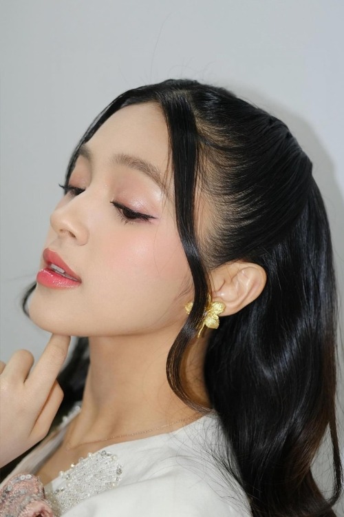10 Inspirasi Korean Makeup Look ala Eca Aura yang Menarik Ditiru ...