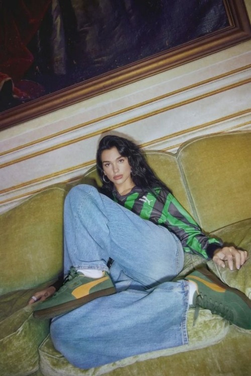 Dipakai Emily Ratajkowski hingga Dua Lipa, Ini Inspirasi Mix & Match ...