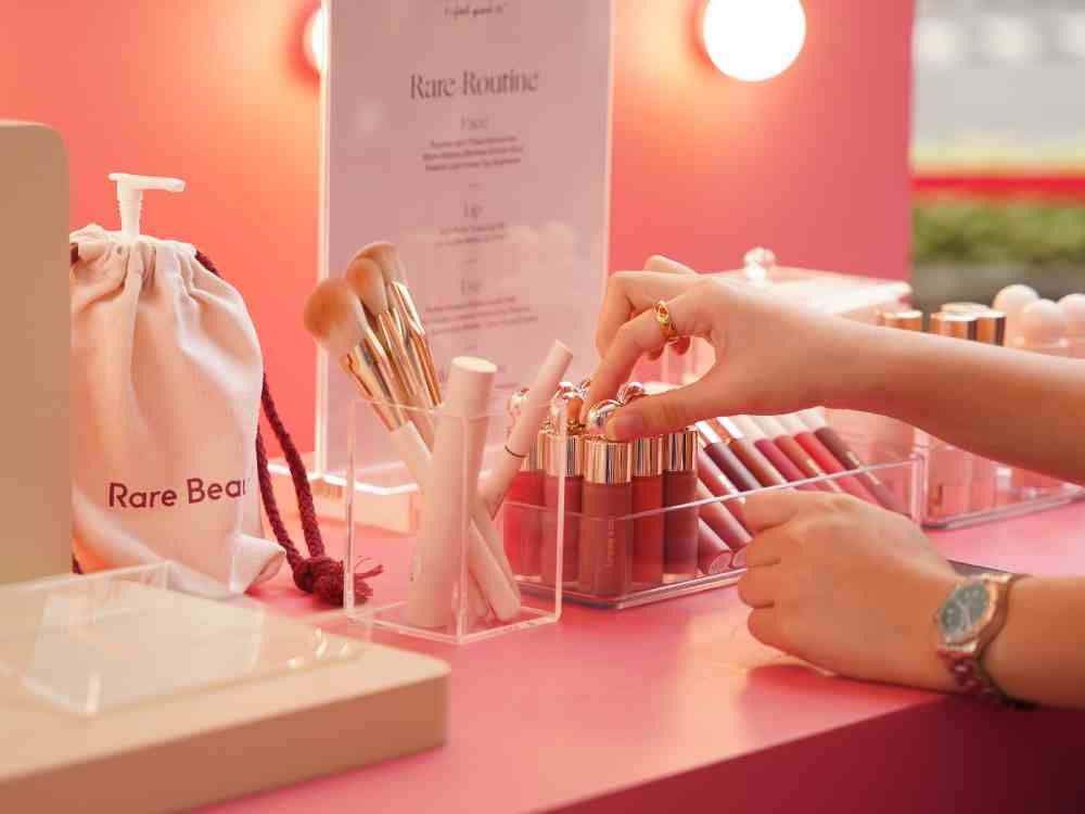 Rangkaian Koleksi hingga Harga Rare Beauty yang Resmi Hadir di ...