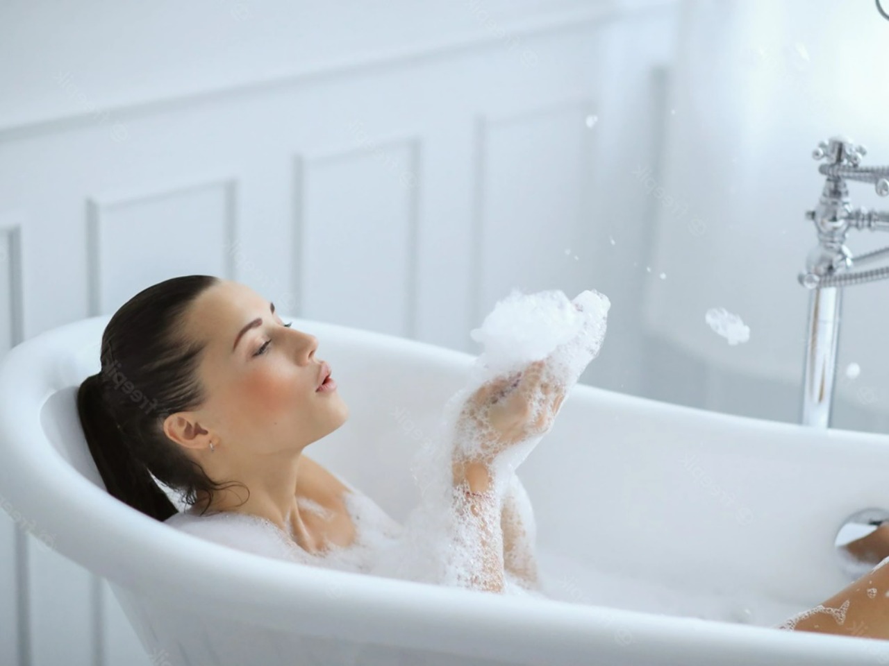 Diprediksi Makin Populer di Tahun 2023, Ternyata Ini Manfaat Bath Bomb ...