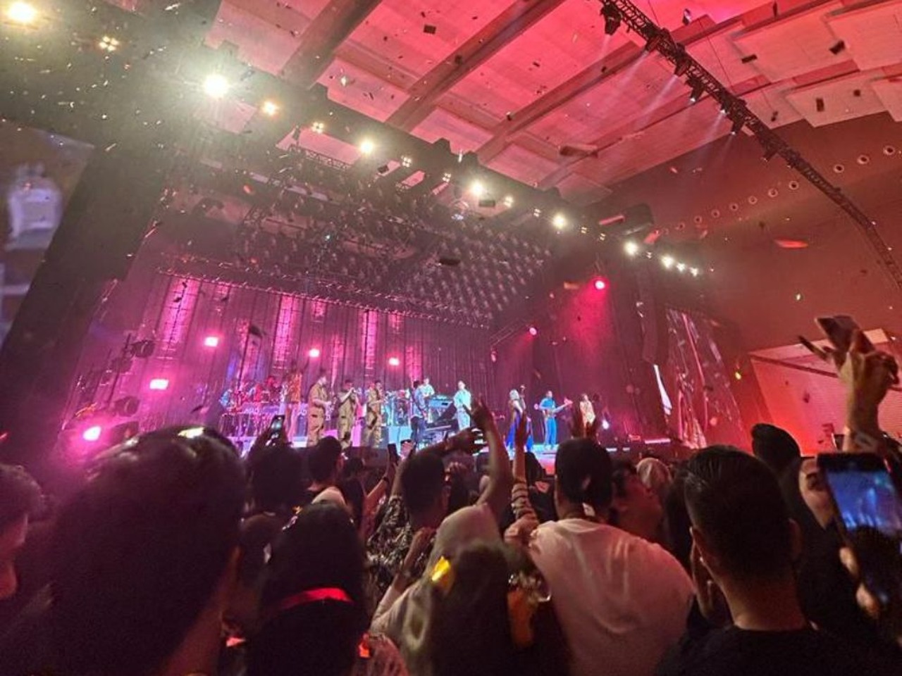 Penuh Haru, Ini Best Moment Sepanjang Konser 20th Maliq & D'Essentials ...