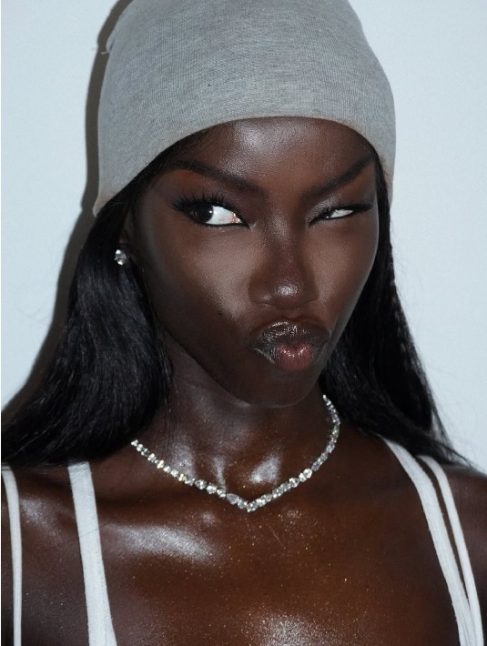 Flawless dengan Kulit Hitam, Intip Gaya Makeup Anok Yai yang Sukses di ...