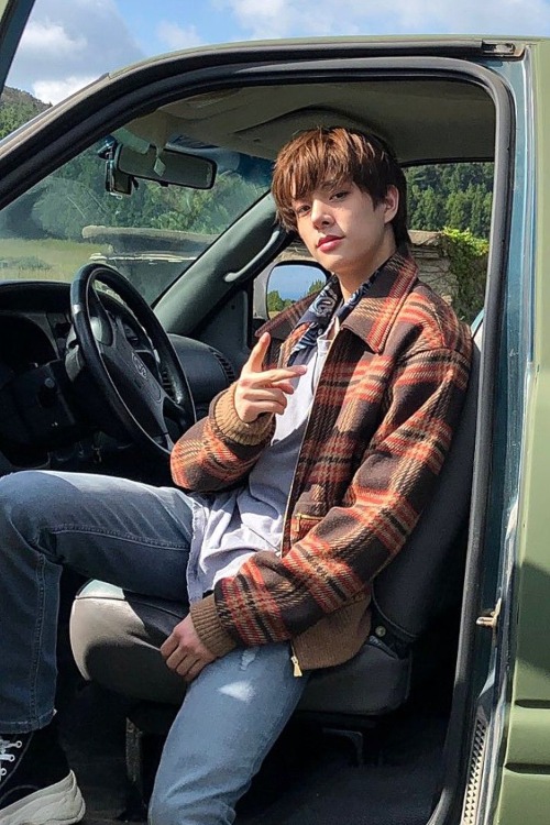 Boyfriendable Banget! Ini 7 OOTD Jake ENHYPEN yang Simpel dan Stylish ...