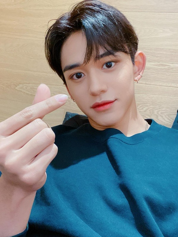 K-Pop Updates: Lucas 'NCT' Keluar dari Grup hingga Isu Plagiarisme yang ...