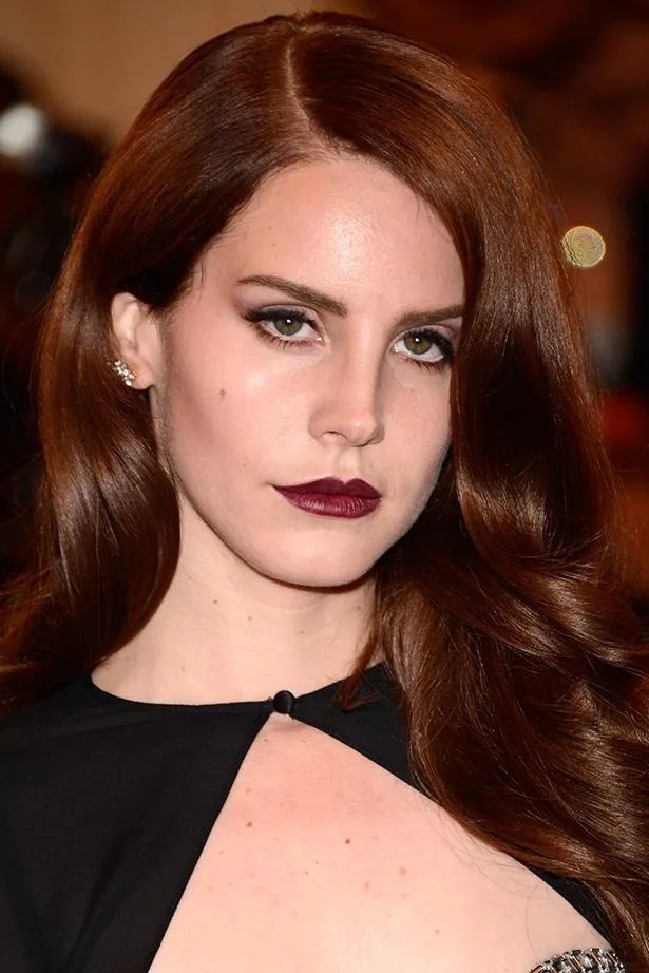 Inspirasi Makeup Lana Del Rey yang Menarik Ditiru Penggemar Gaya Retro ...