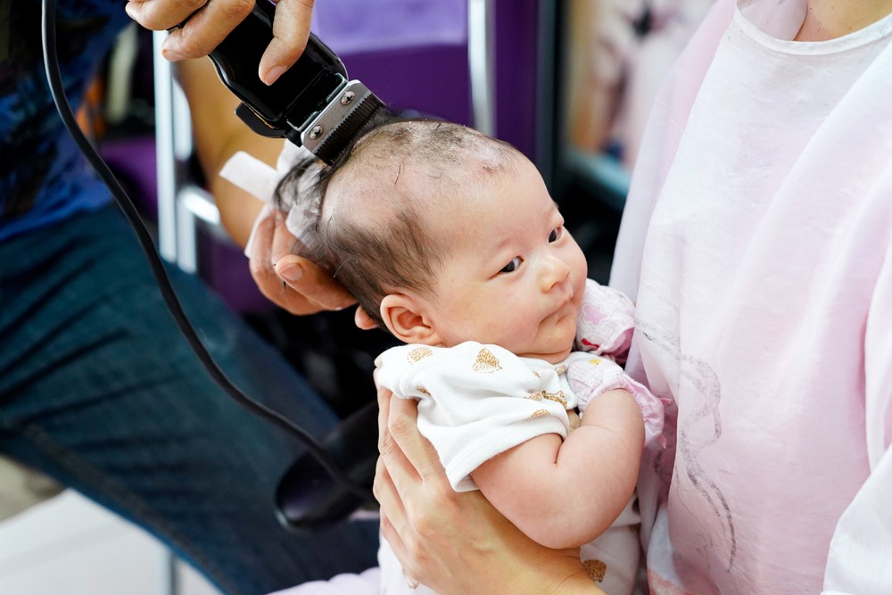 Supaya Tumbuh Lebat dan Sehat, Ini Sederet Tips Merawat Rambut Bayi ...
