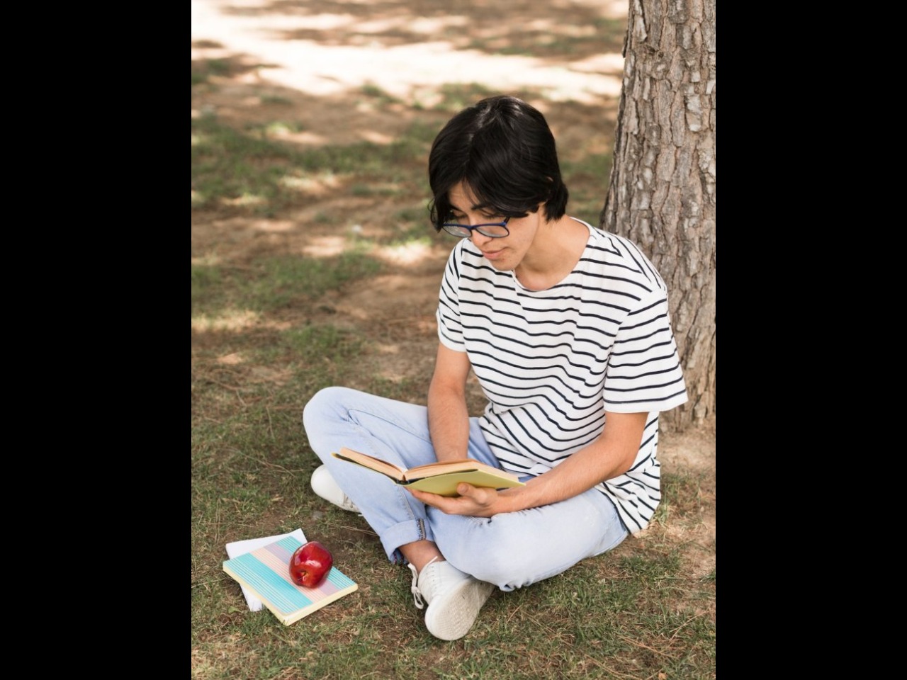 Performative Male, Si Cowok Bergaya Artsy yang Lagi Jadi Trend - Beauty ...