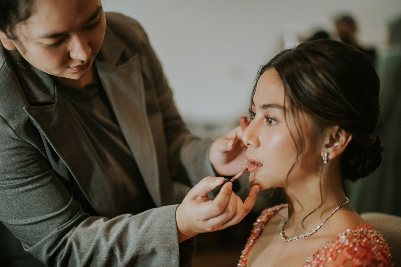 "Enhance Her Beauty", Ini Rahasia Makeup Lamaran Adinda Thomas dari ...