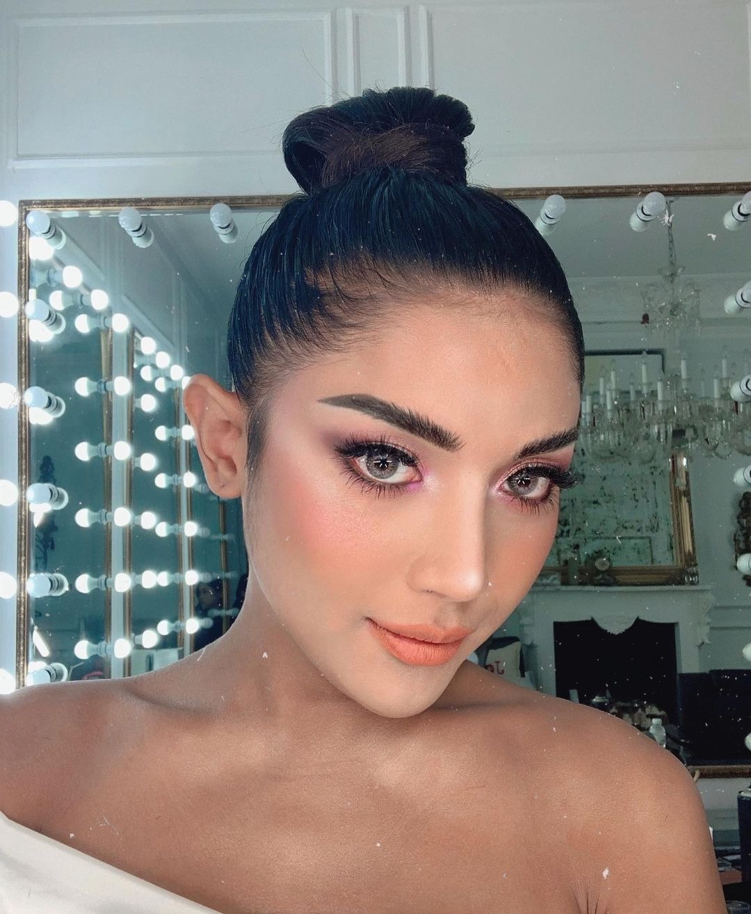 Natural hingga Bold, Ini Tampilan Makeup Millen Cyrus di Berbagai ...