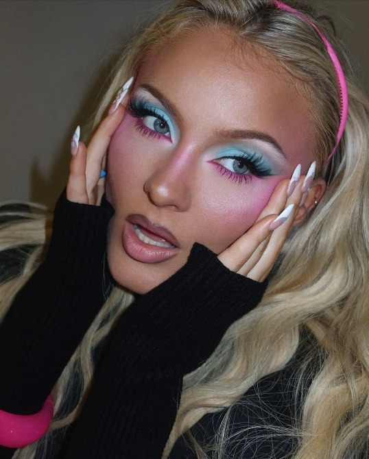 Gaya Makeup Zara Larsson Selama Midnight Sun Tour, Curi Perhatian dalam ...