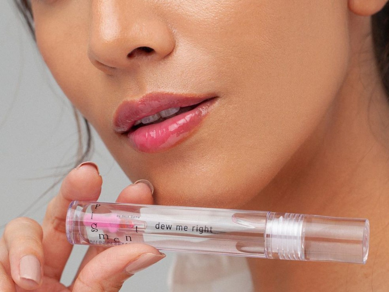 5 Pilihan Lip Gloss Bening Lokal yang Buat Tampilan Bibir Terlihat ...