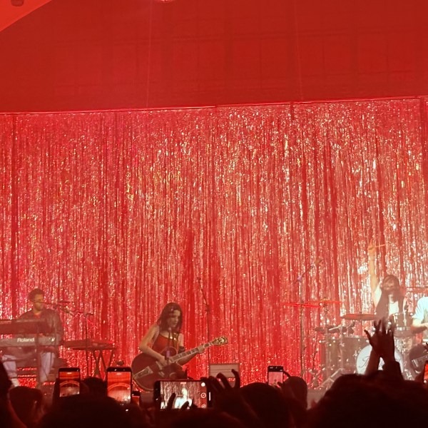 Konser Perdana di Jakarta, Wolf Alice Tampil All Out! - Beauty Journal