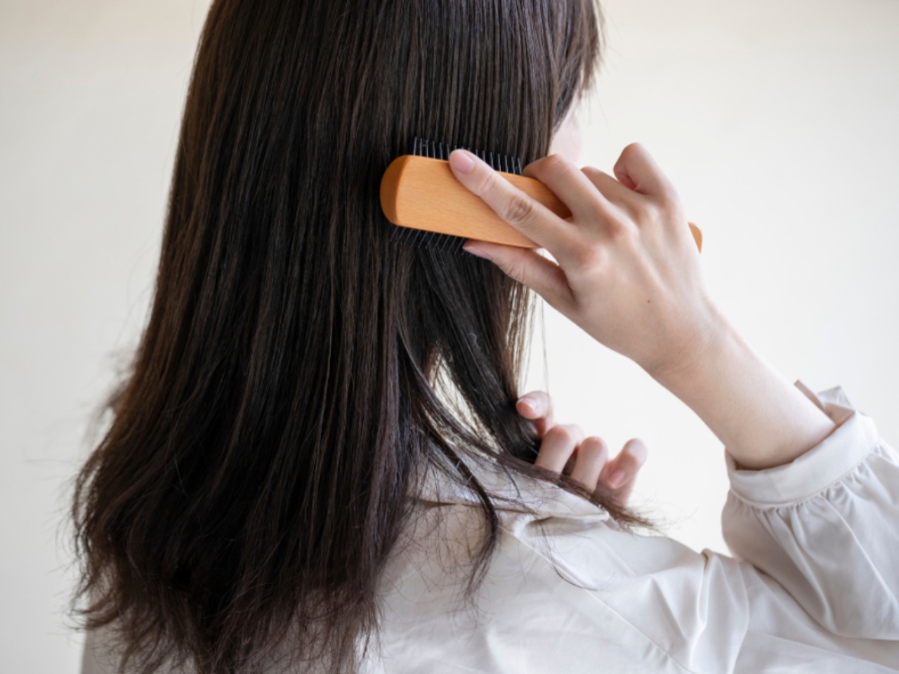 Oily Hair 101: Berbagai Hal yang Perlu Anda Ketahui Tentang Rambut ...