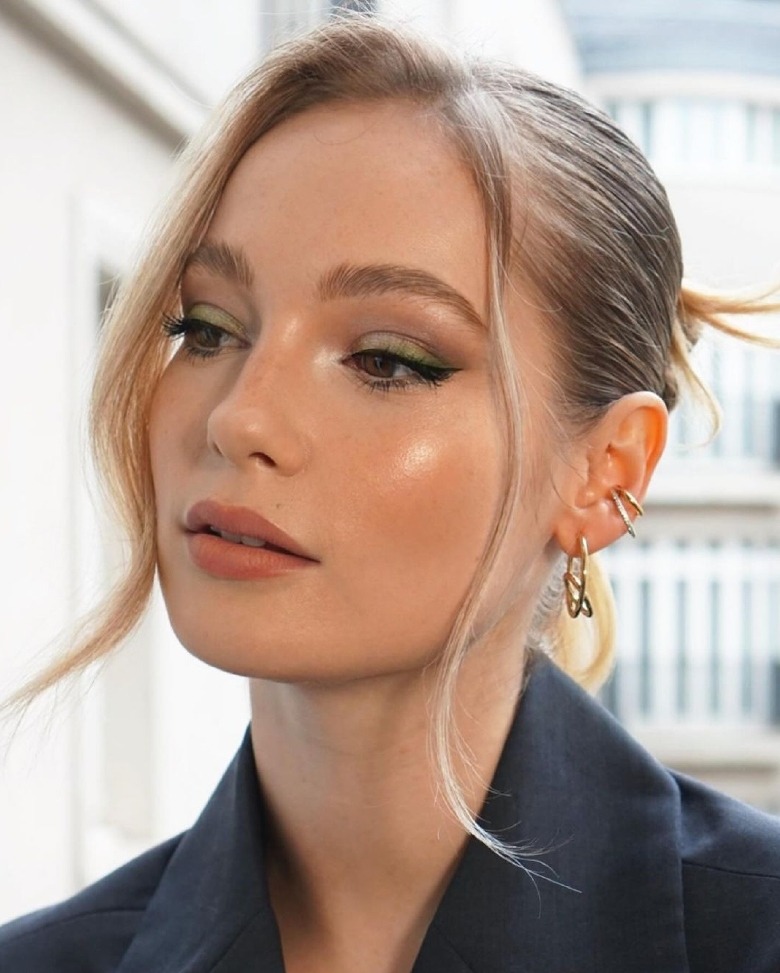 Clean hingga Glam, Ini Inspirasi Makeup Hannah Dodd yang Menarik Ditiru ...