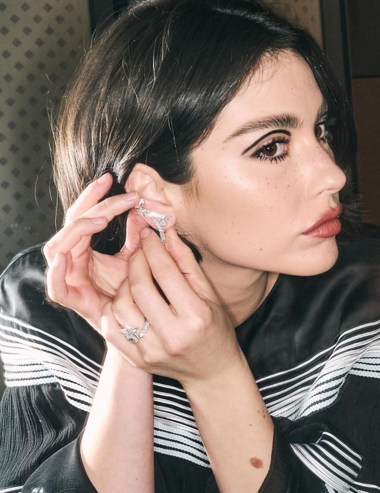 10 Gaya Makeup Gracie Abrams, Penyanyi yang Rilis Lagu Bareng Taylor Swift - Beauty Journal