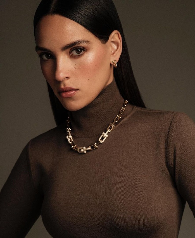 12 Gaya Makeup Adrian Arjona yang Menarik Disontek Pemilik Kulit Sawo ...