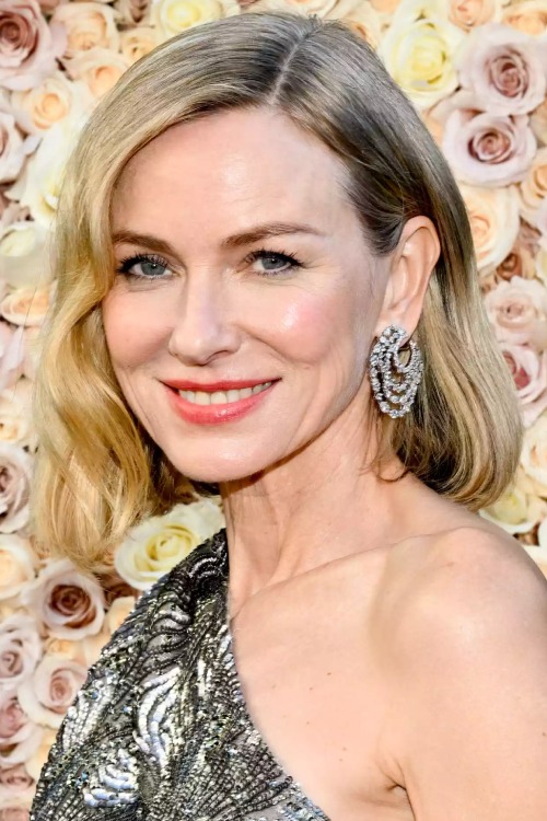 Penampilan Seleb Hollywood dengan Potongan Rambut Bob yang Curi Perhatian di Golden Globe Awards ...