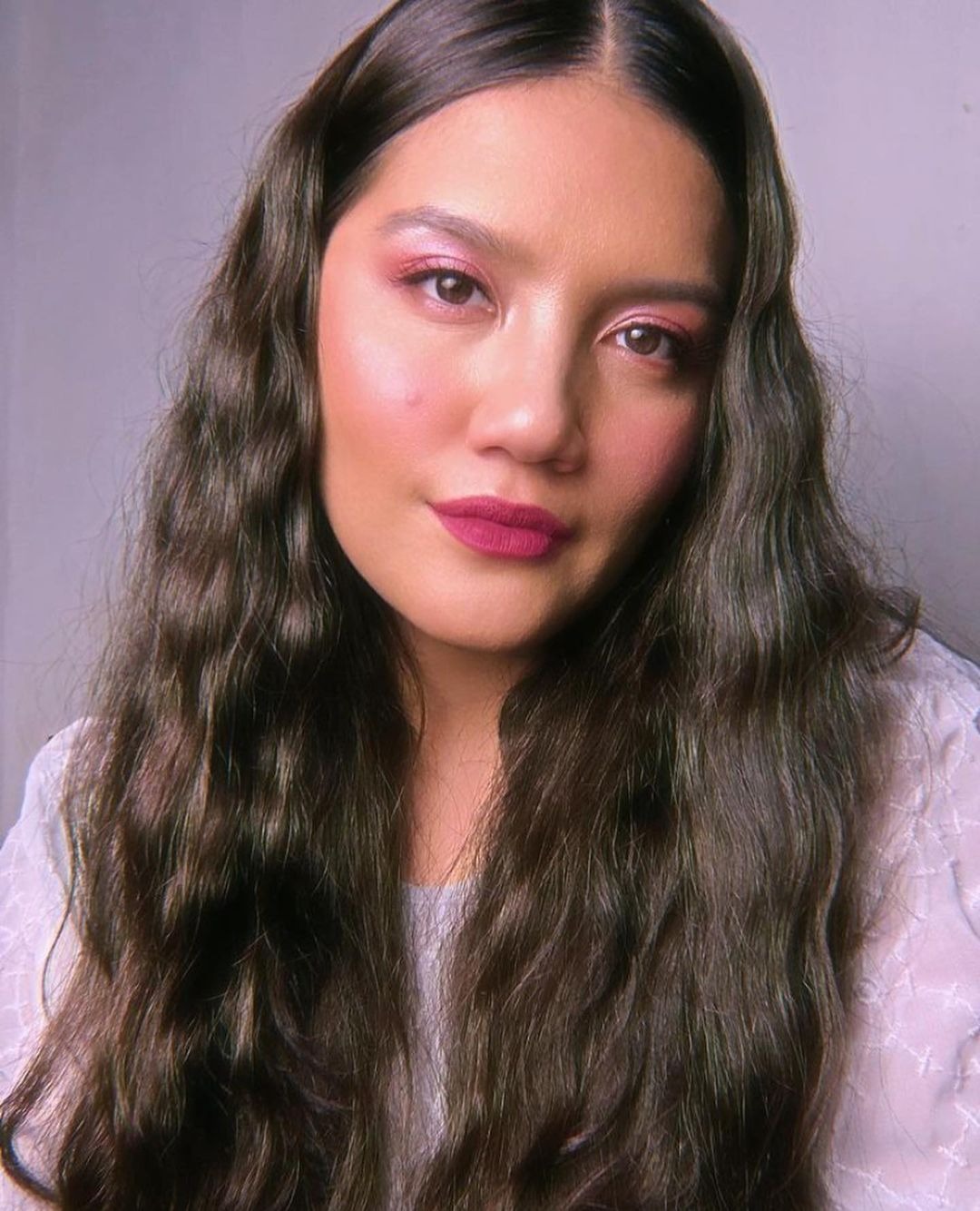 Tampil Cantik dengan Kulit Sawo Matang, Ini Gaya Makeup Monita Tahalea ...