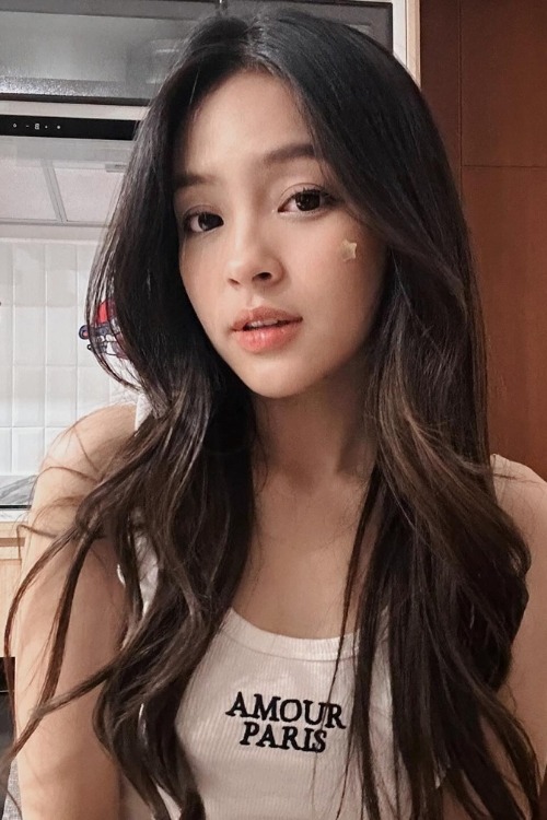 10 Inspirasi Korean Makeup Look ala Eca Aura yang Menarik Ditiru ...