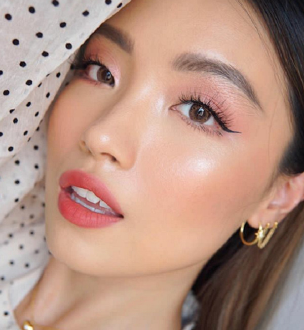 Memiliki Wajah Oriental yang Khas, Ini Deretan Makeup Look Ala Beauty ...