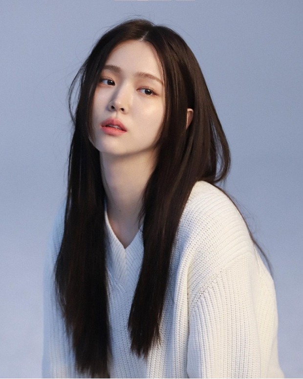 Intip 10 Penampilan Kim Ji-eun yang Disebut Mirip Ryujin ITZY, yuk ...