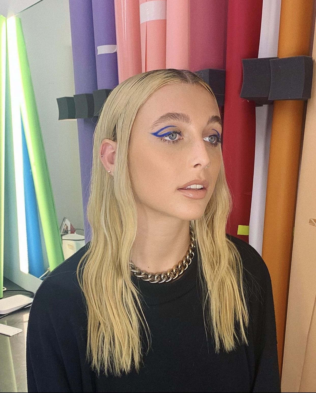 Jadi Ikon Mode Masa Kini, Ini 7 Eye Makeup ala Emma Chamberlain yang ...