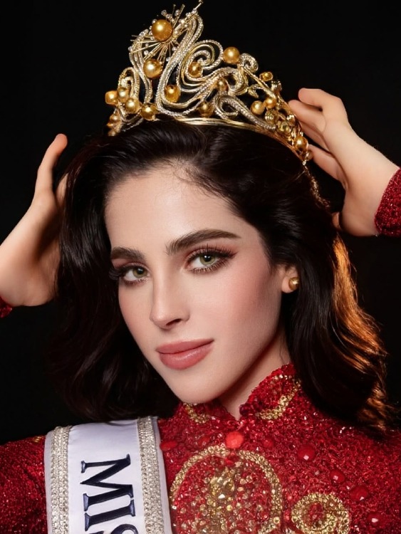 Fátima Bosch, Pemenang Miss Universe 2025 yang Memesona dalam Berbagai ...