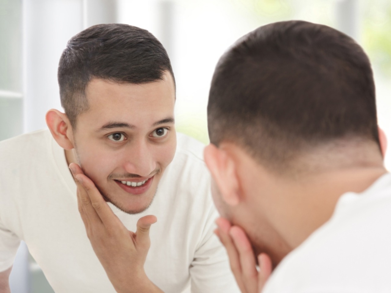 Bukan Cuma Wanita, Berikut Rangkaian Perawatan Kulit Paling Mendasar ...