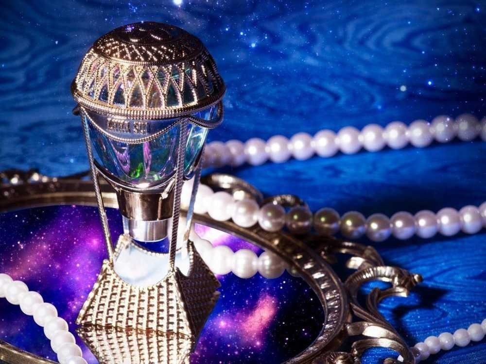 Anna Sui Cosmic Sky Eau de Toilette, Hadirkan Aroma Floral Fruity yang ...