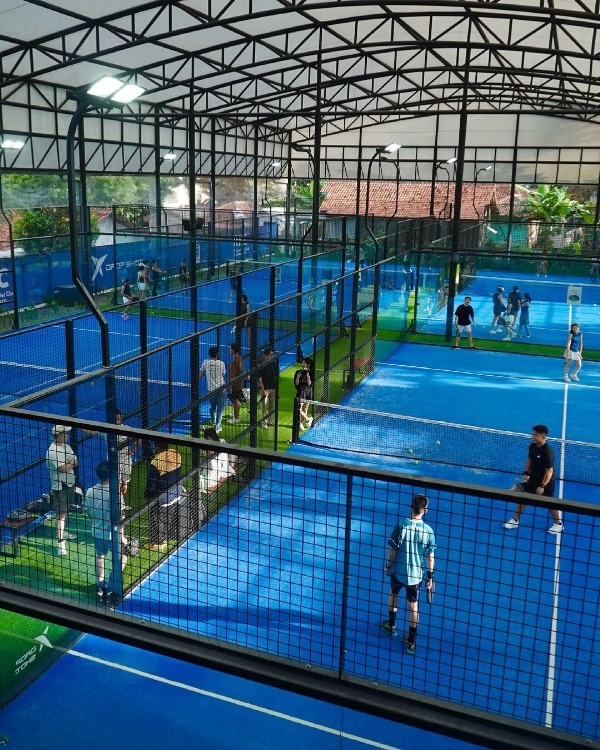 Rekomendasi Lapangan Olahraga Padel di Jakarta, Dilengkapi Cafe hingga ...