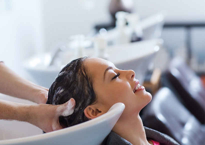 Facial Wajah Sudah Biasa, Bagaimana dengan Scalp Facial? - Beauty Journal