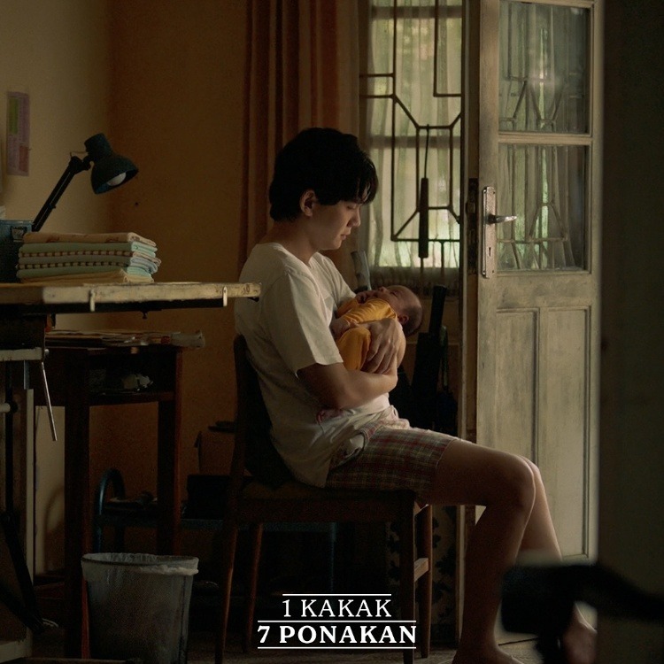 Review Film: 1 Kakak 7 Ponakan, Hadirkan Potret Generasi Sandwich di Indonesia - Beauty Journal