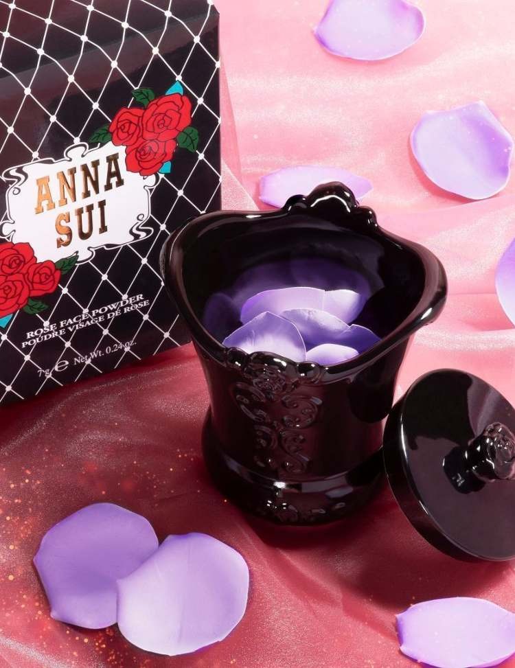 Anna Sui Rose Face Powder, Complexion Unik Berbentuk Kelopak Bunga ...