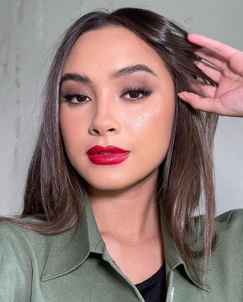 Foto Bareng Ryan Reynolds dan Hugh Jackman, Intip Pesona Aktris Caitlin ...