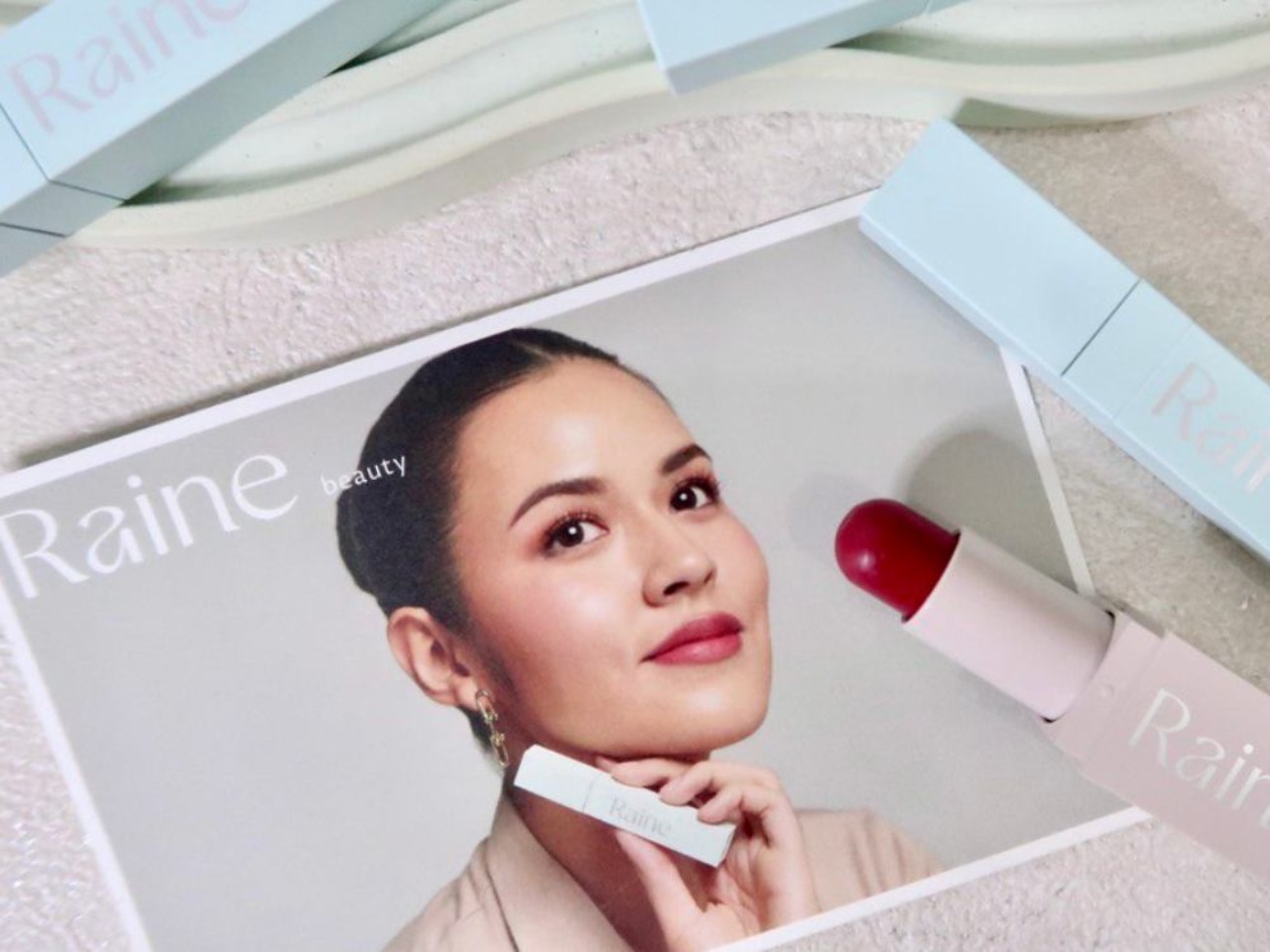 Review: Raine Beauty Lipslick Tinted Oil dan Lip Velvet Hidrating Balm ...